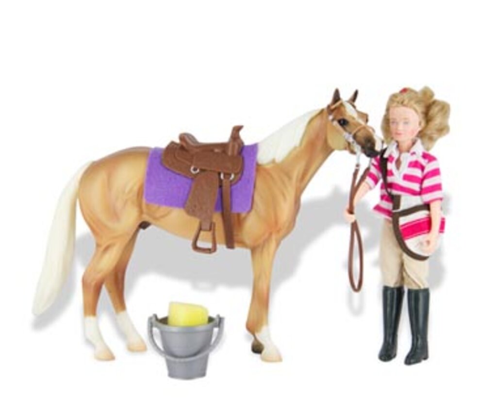 Breyer Eva, Saddle Up!